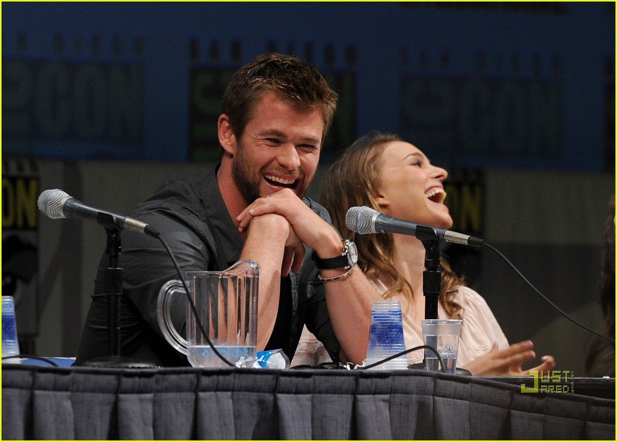 Chris Hemsworth Thors Out at Comic-Con: Photo 2468879 | Chris Hemsworth ...