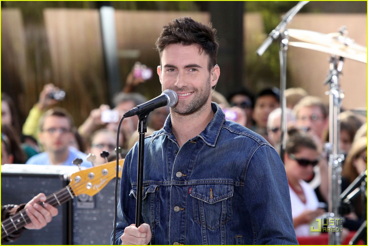 Maroon 5 Rocks Rockefeller Plaza: Photo 2463275 | Adam Levine, Maroon 5 ...