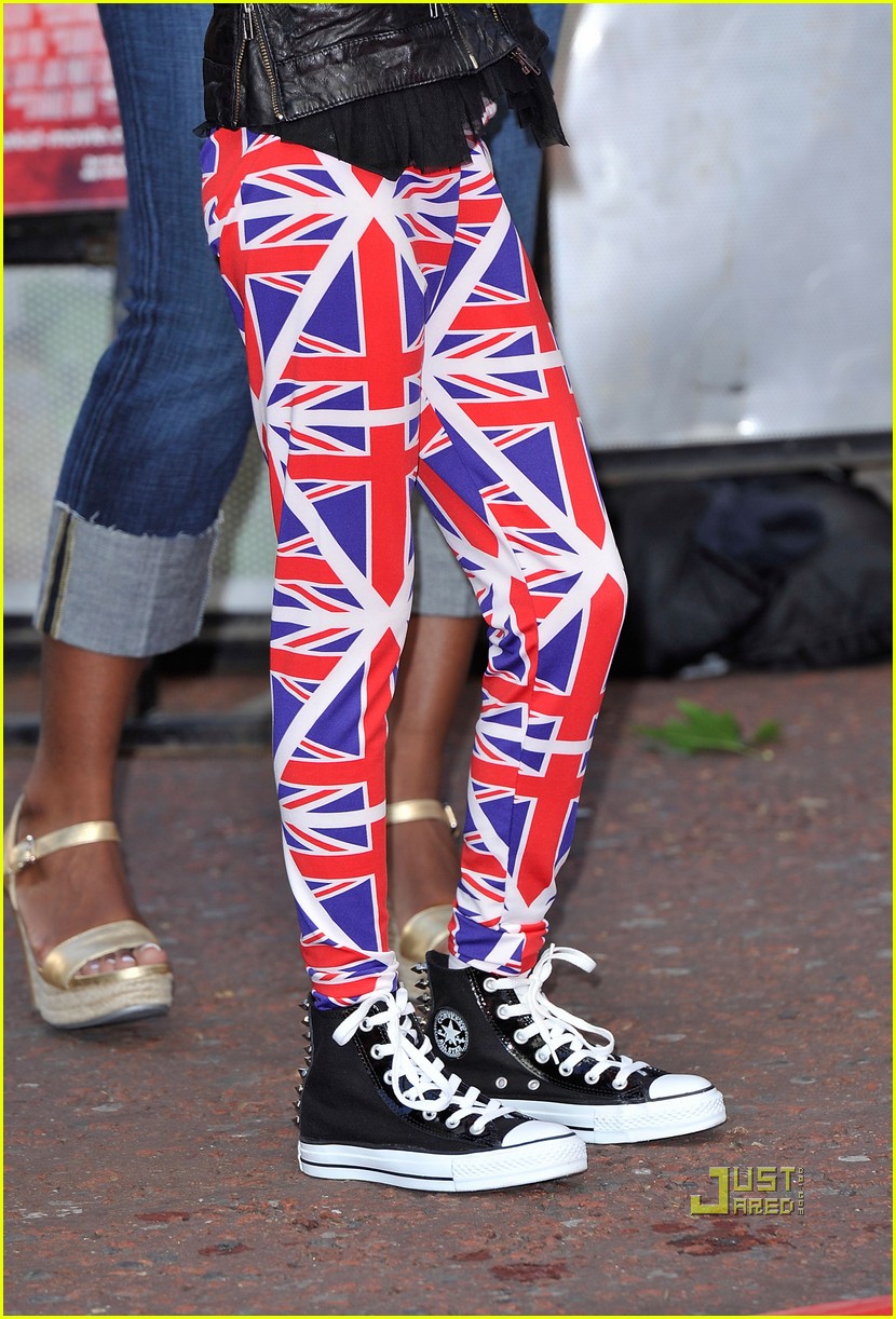 Photo: willow smith union jack pants 04 | Photo 2466830 | Just Jared
