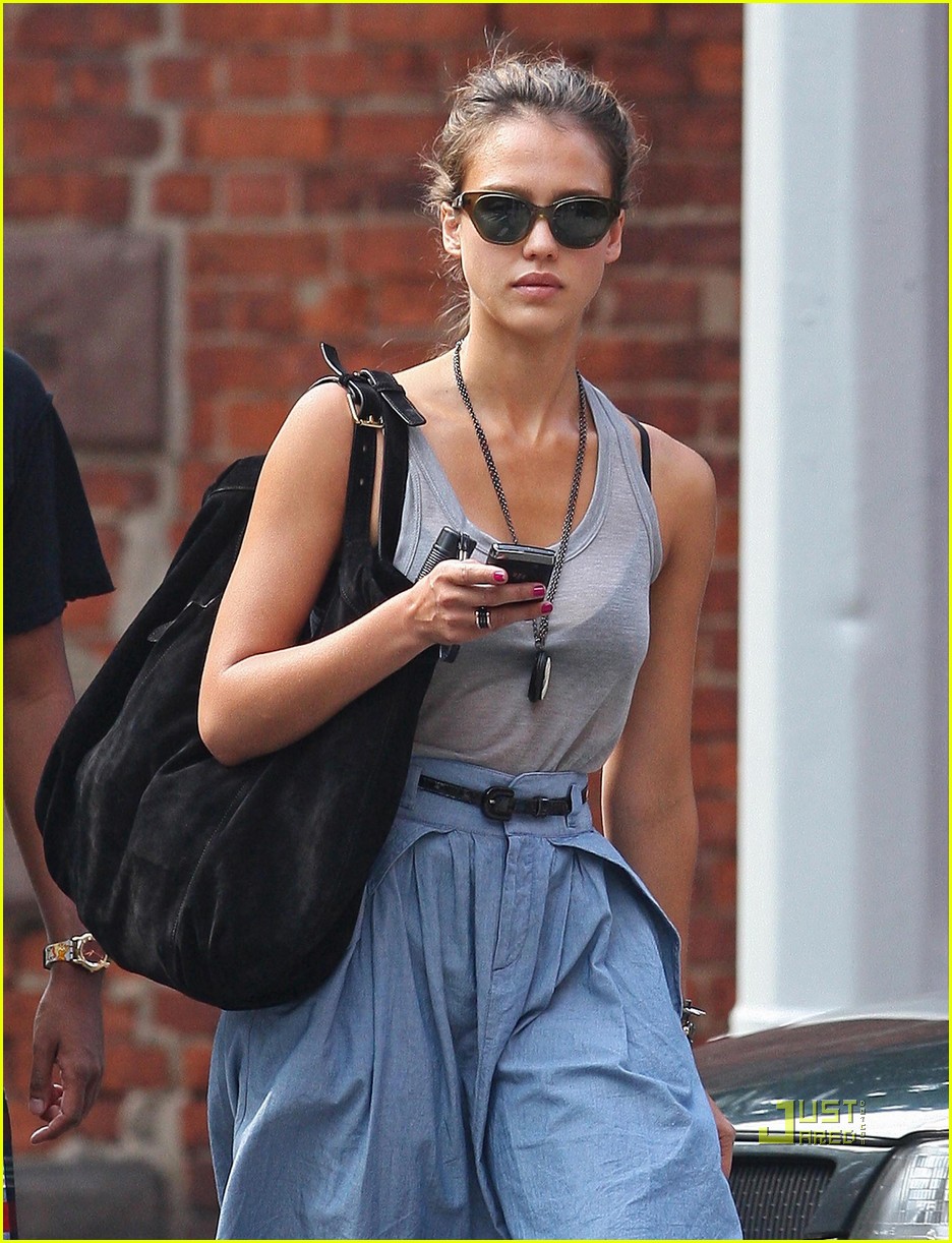 Jessica Alba: Shopping in Soho!: Photo 2473530 | Jessica Alba Photos ...