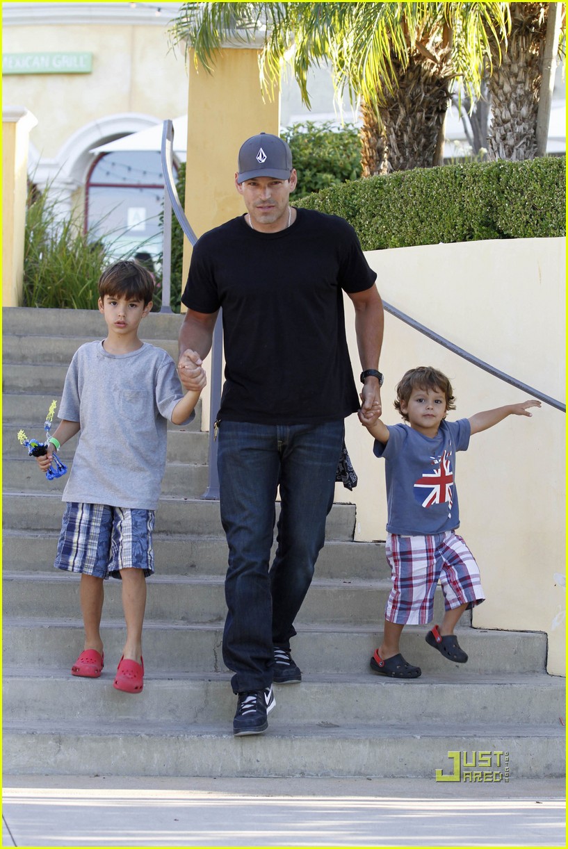 Eddie Cibrian: Go Johnny Rockets Go!: Photo 2470774 | Brandi Glanville ...