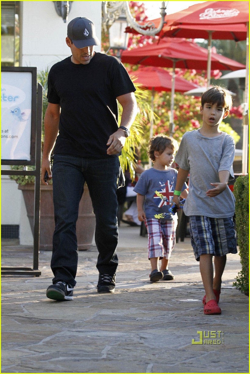 Eddie Cibrian: Go Johnny Rockets Go!: Photo 2470775 | Brandi Glanville ...