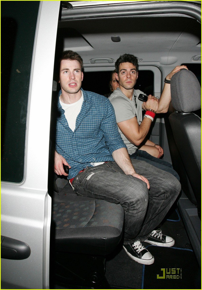 Chris Evans & Amy Smart: Cirque Saturday: Photo 2474613 | 00 Photos ...