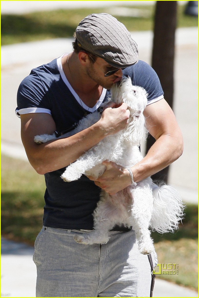 Kellan Lutz is Movin' On Up: Photo 2471232 | Kellan Lutz Pictures ...