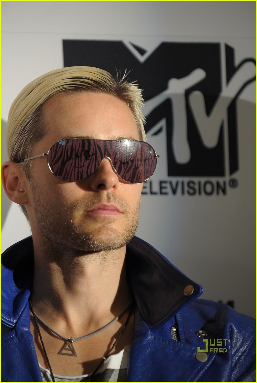 Jared Leto: World Stages with 30 Seconds to Mars Bandmates!: Photo ...