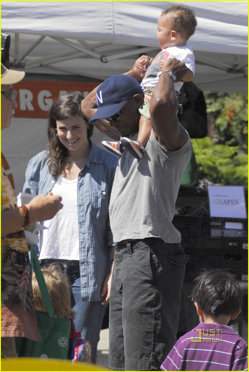 Idina Menzel & Taye Diggs: Walking with Walker!: Photo 2474796 ...