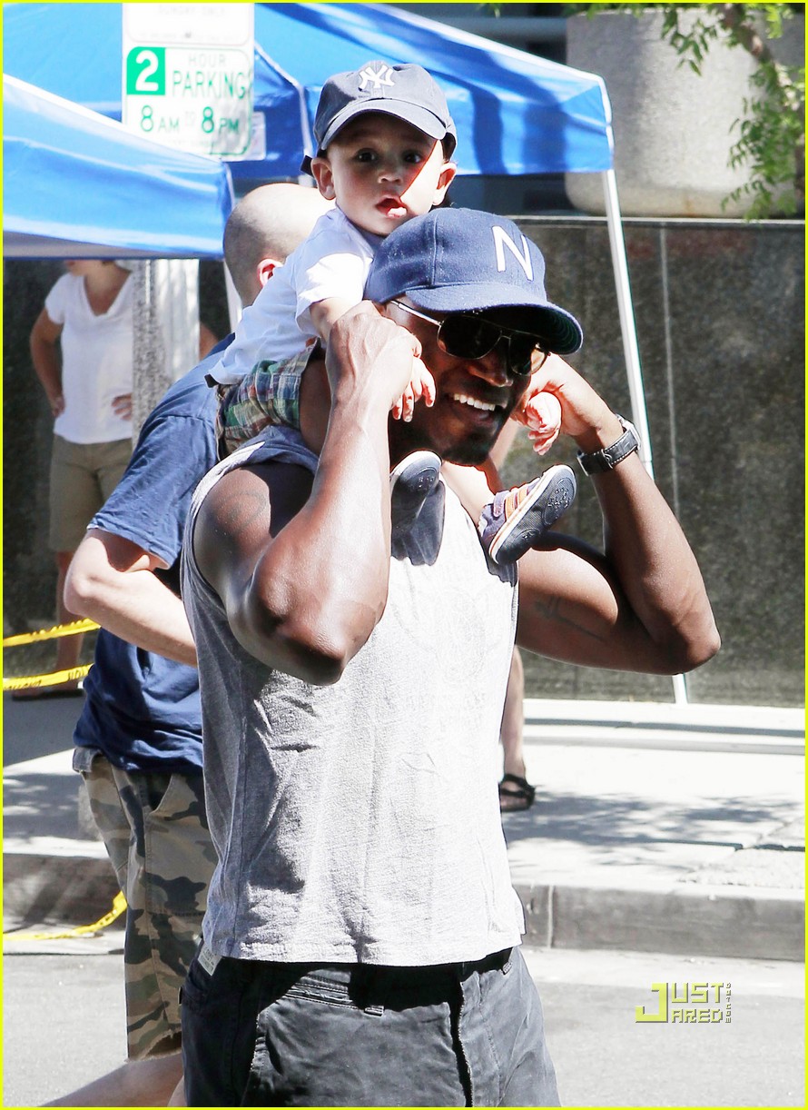 Idina Menzel & Taye Diggs: Walking with Walker!: Photo 2474800 ...