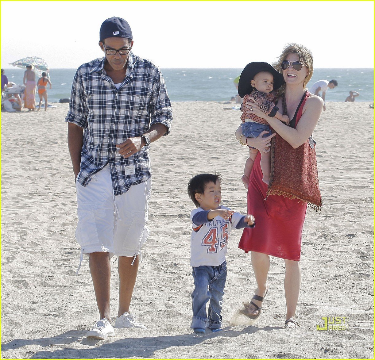 Ellen Pompeo, Chris & Stella: Family Day at the Beach!: Photo 2473520 ...