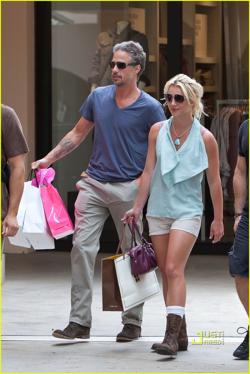 Britney Spears & Jason Trawick: Shopping in Hawaii: Photo 2475797 ...