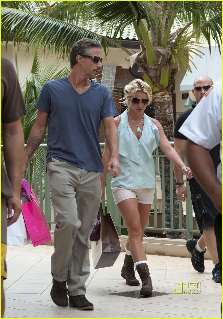 Britney Spears & Jason Trawick: Shopping in Hawaii: Photo 2475803 ...