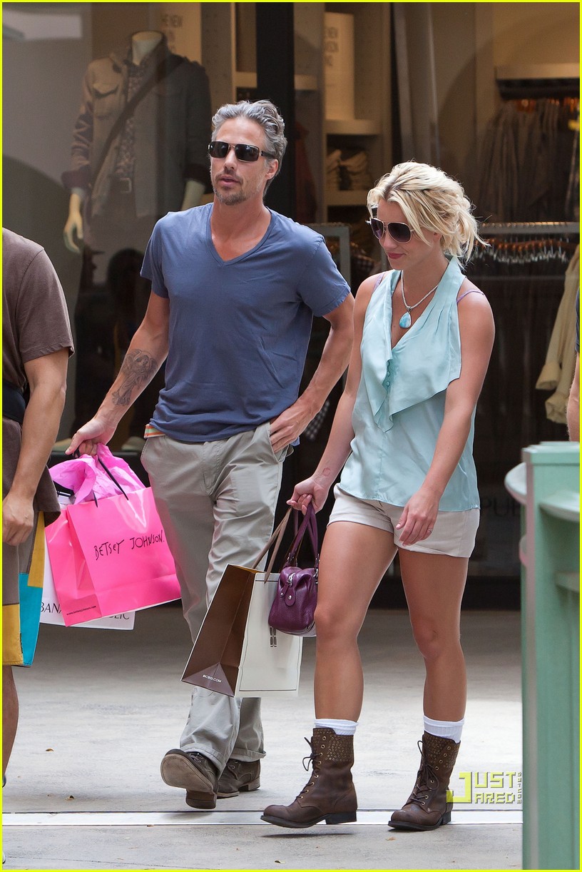 Britney Spears & Jason Trawick: Shopping in Hawaii: Photo 2475807 ...