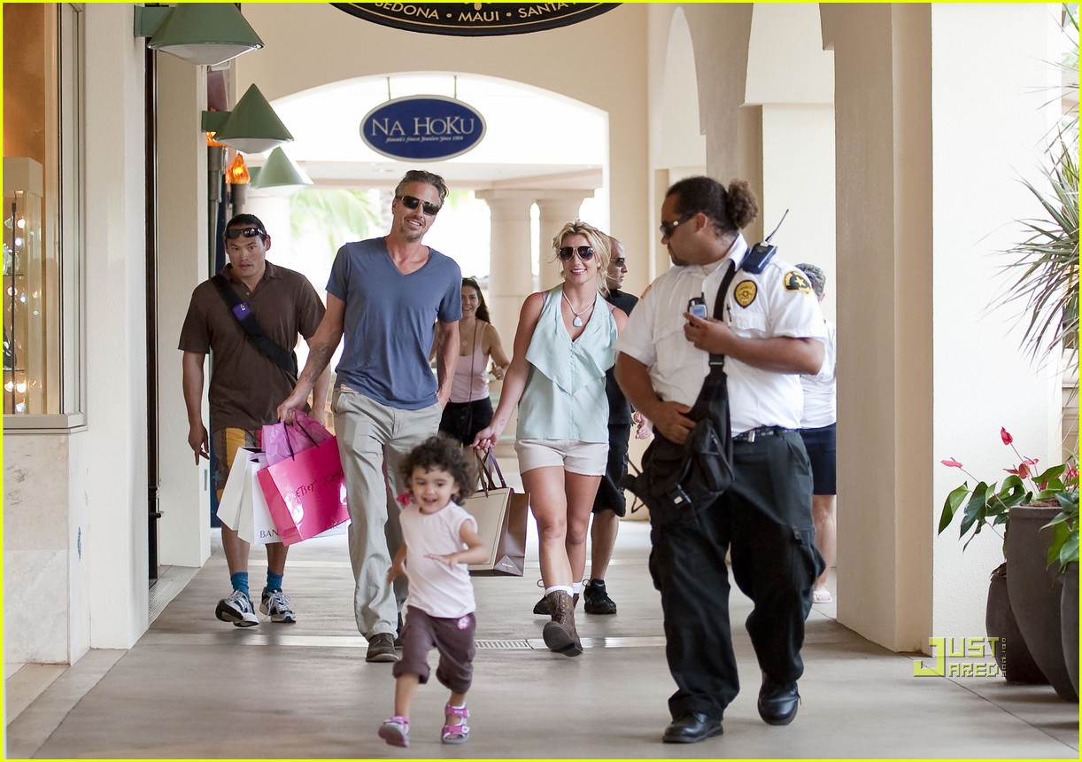 Britney Spears & Jason Trawick: Shopping in Hawaii: Photo 2475810 ...