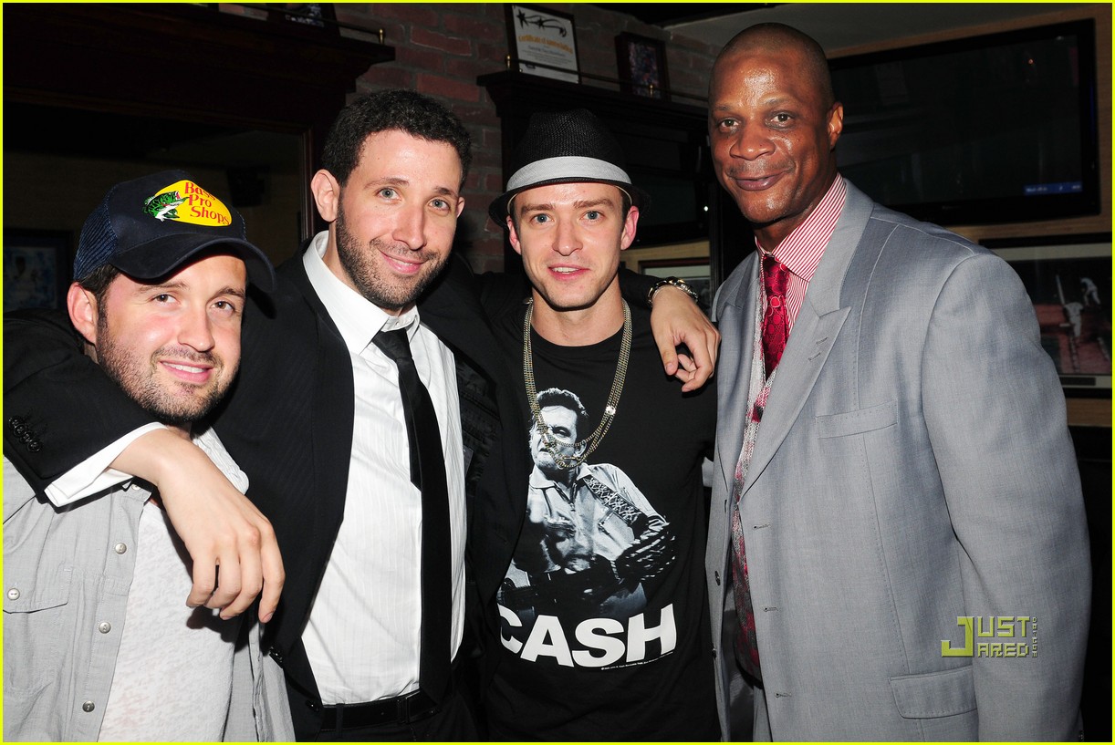 Justin Timberlake: Strawberry's Sports Grill Grand Opening!: Photo ...
