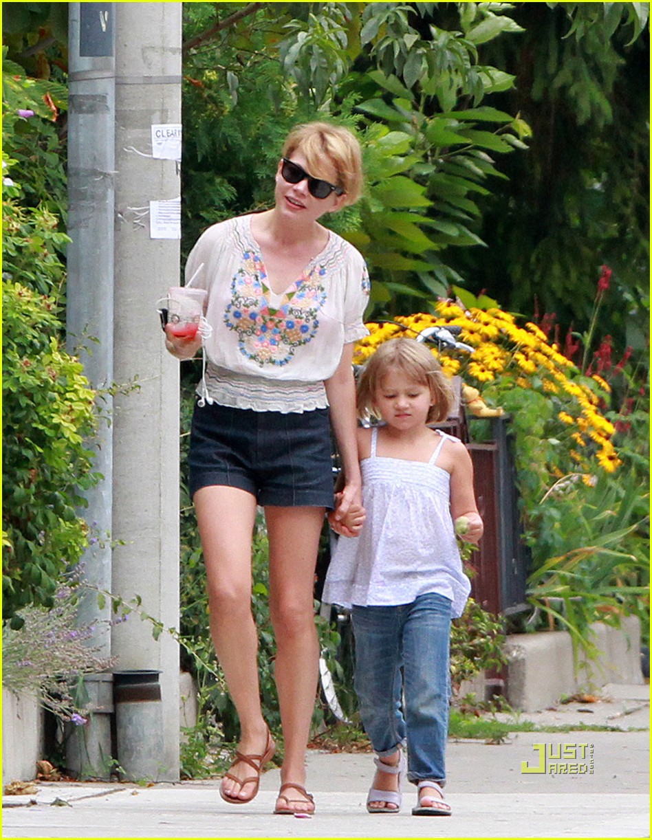 Michelle Williams & Matilda Ledger: Toronto Twosome: Photo 2472318 ...