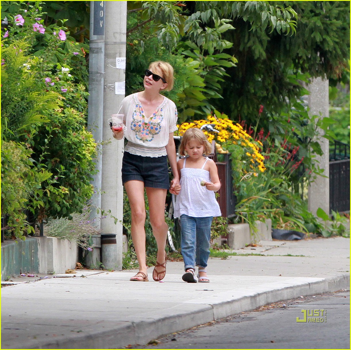 Michelle Williams & Matilda Ledger: Toronto Twosome: Photo 2472320 ...