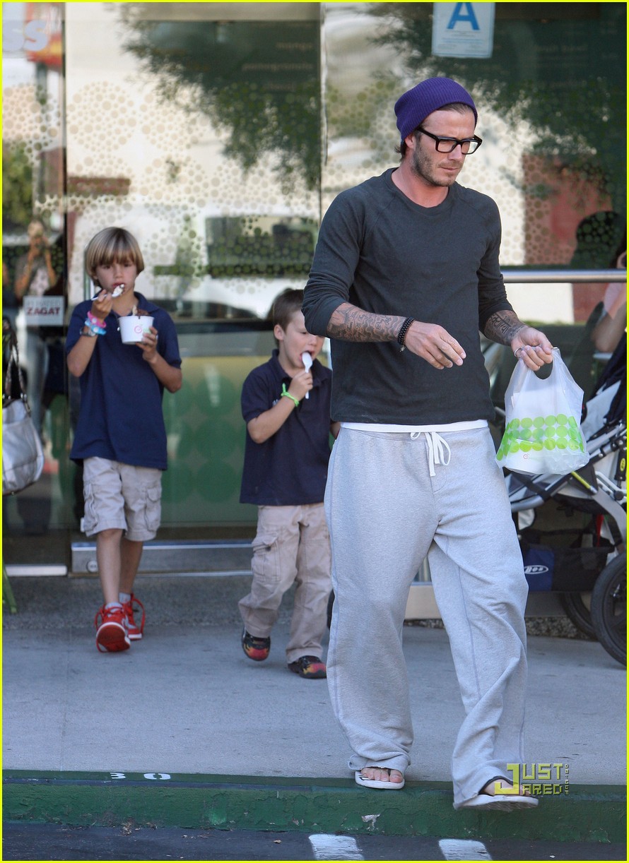 David Beckham: Pinkberry Papa: Photo 2482744 | Celebrity Babies, Cruz ...