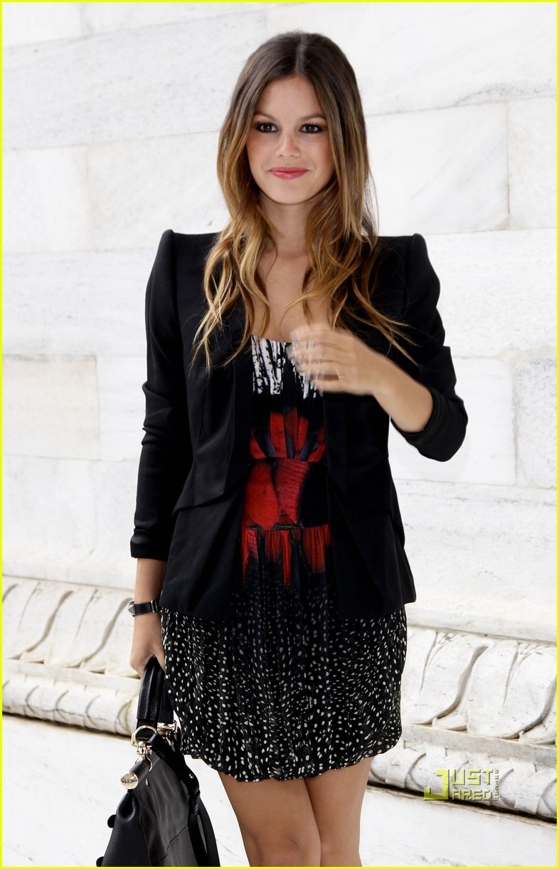 Rachel Bilson & Taylor Swift: Roberto Cavalli Front Row!: Photo 2483118 ...