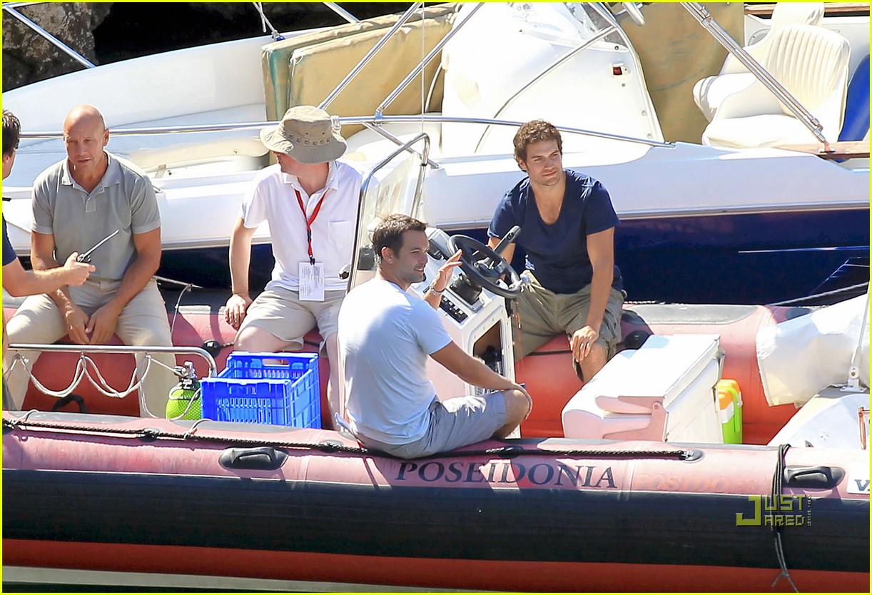 Henry Cavill Does The Wave: Photo 2480557 | Henry Cavill Photos | Just ...