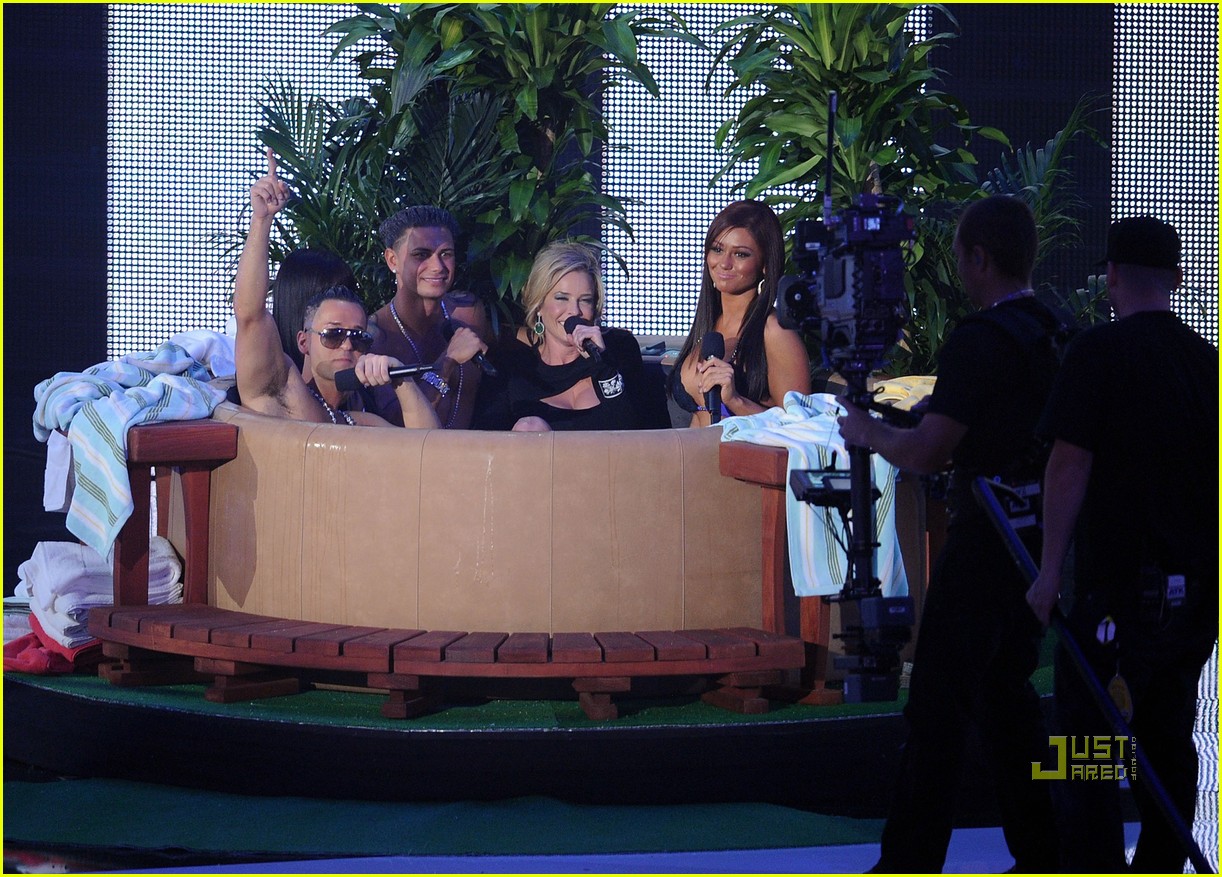 Chelsea Handler Hosts VMAs -- How Did She Do?: Photo 2479789 | 2010 MTV ...