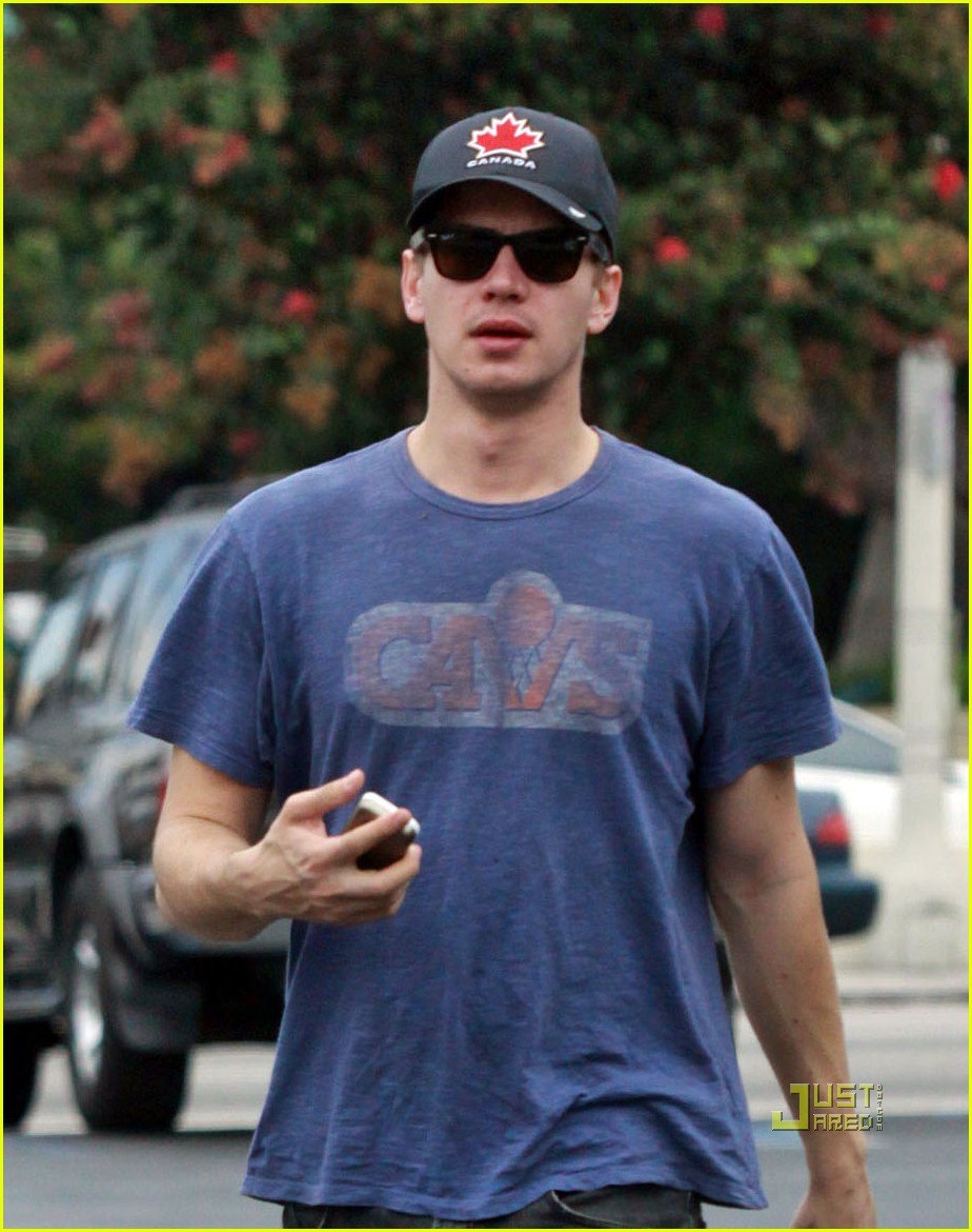 Hayden Christensen: Canadian Cavaliers Fan: Photo 2483521 | Hayden ...