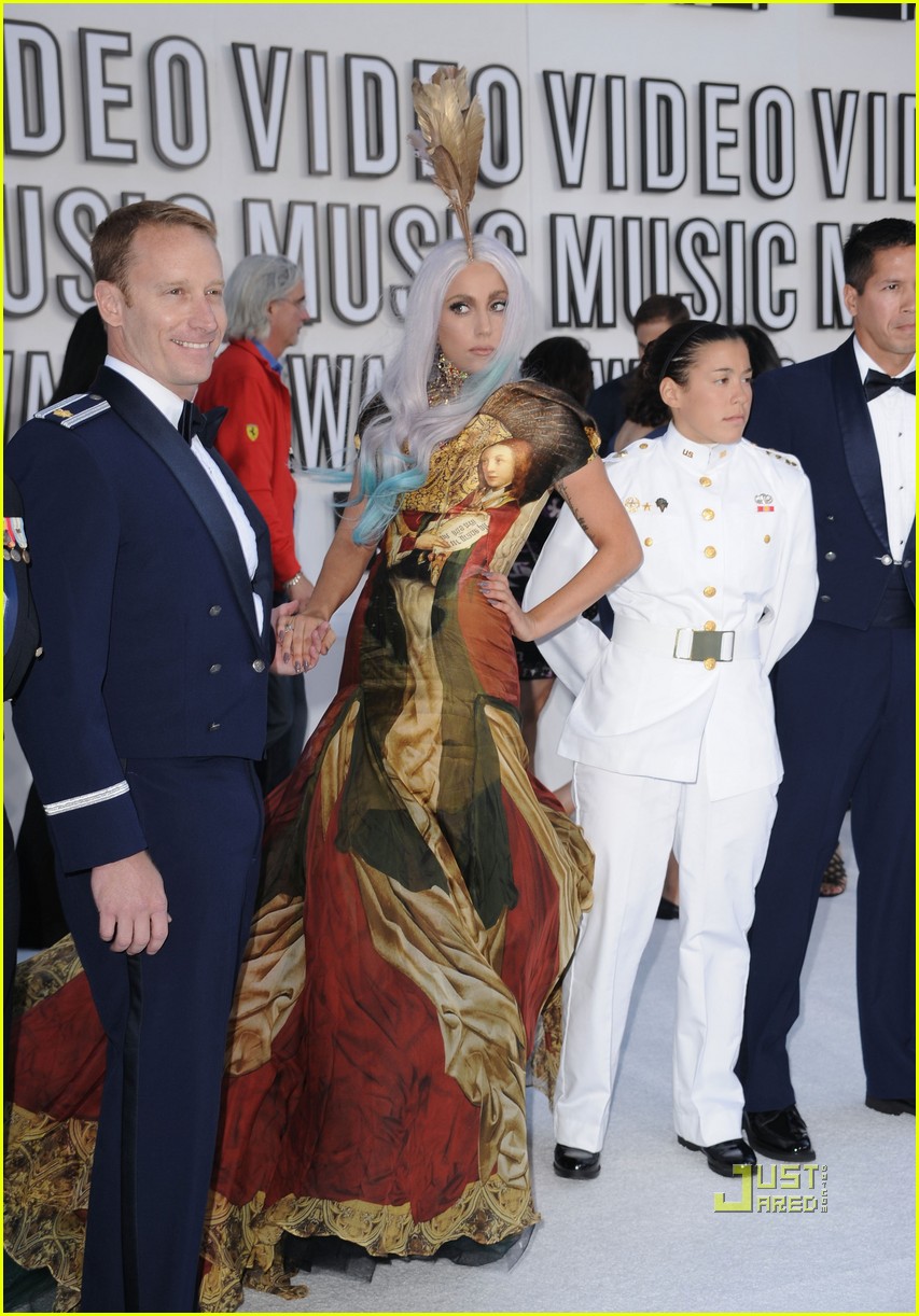 Lady Gaga - MTV VMAs 2010 Red Carpet: Photo 2479553 | 2010 MTV VMAs ...