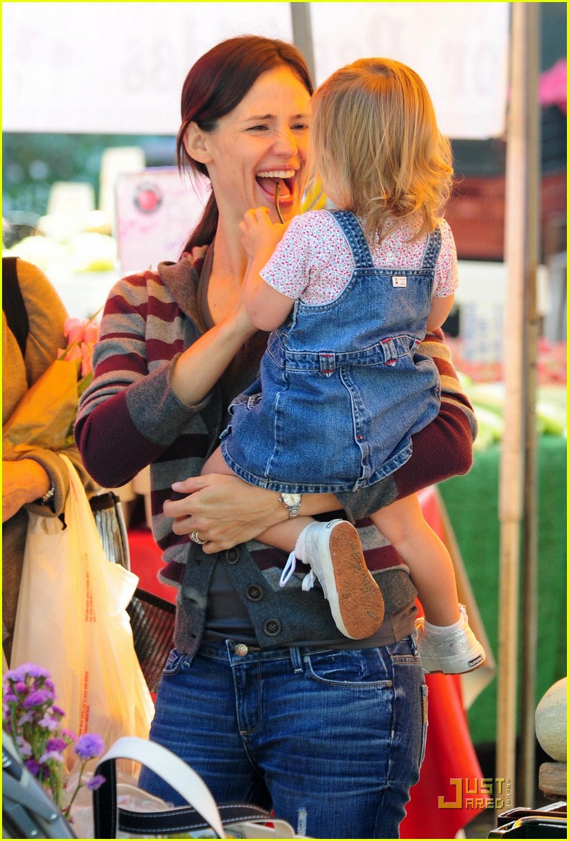 Jennifer Garner: Family Fun at the Farmer's Market!: Photo 2481516 ...