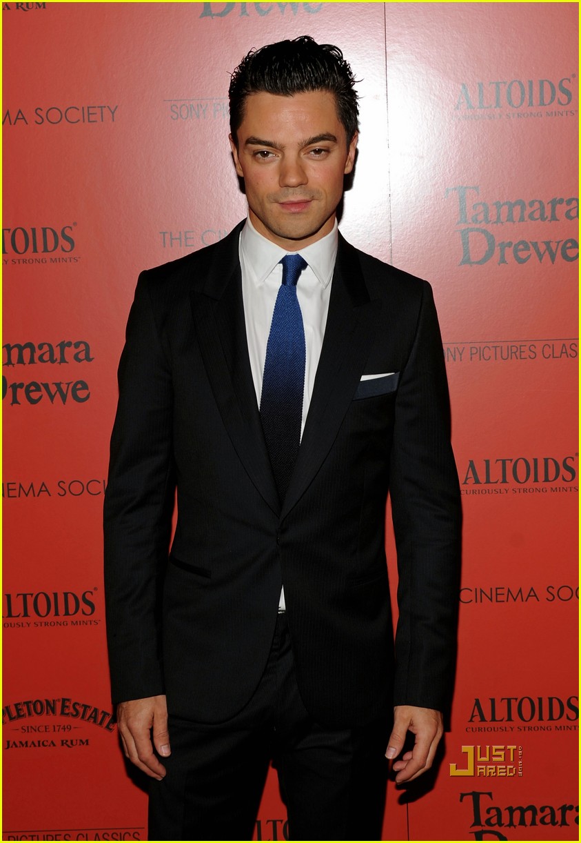 Gemma Arterton & Dominic Cooper: Kissing in the Courtyard: Photo ...