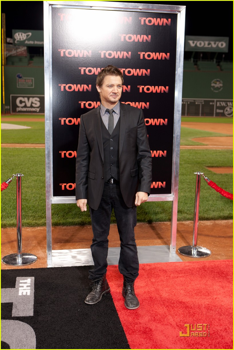 Blake Lively Premieres 'The Town' in Boston: Photo 2480429 | 00 Photos ...