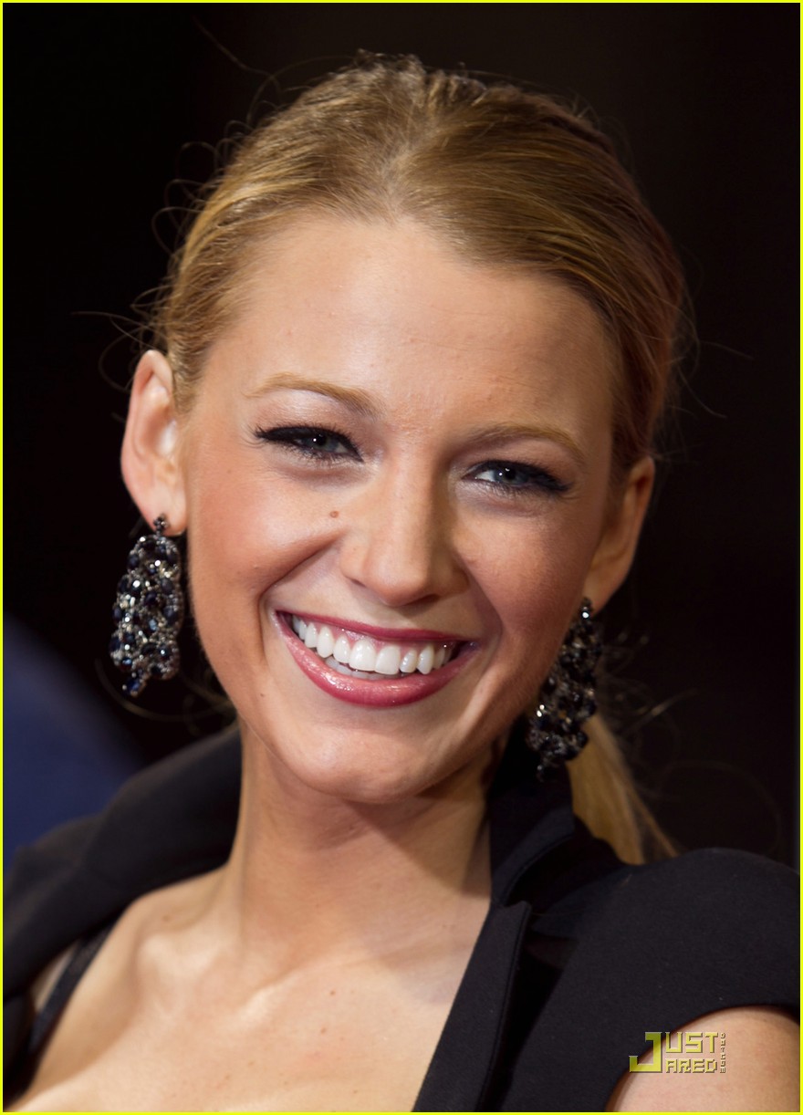 Blake Lively Premieres 'The Town' in Boston: Photo 2480440 | 00 Photos ...