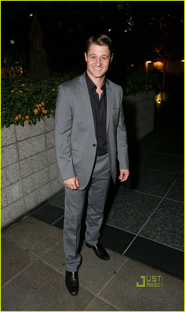 Benjamin McKenzie: Glass Menagerie Meets Modern Family: Photo 2479966 ...