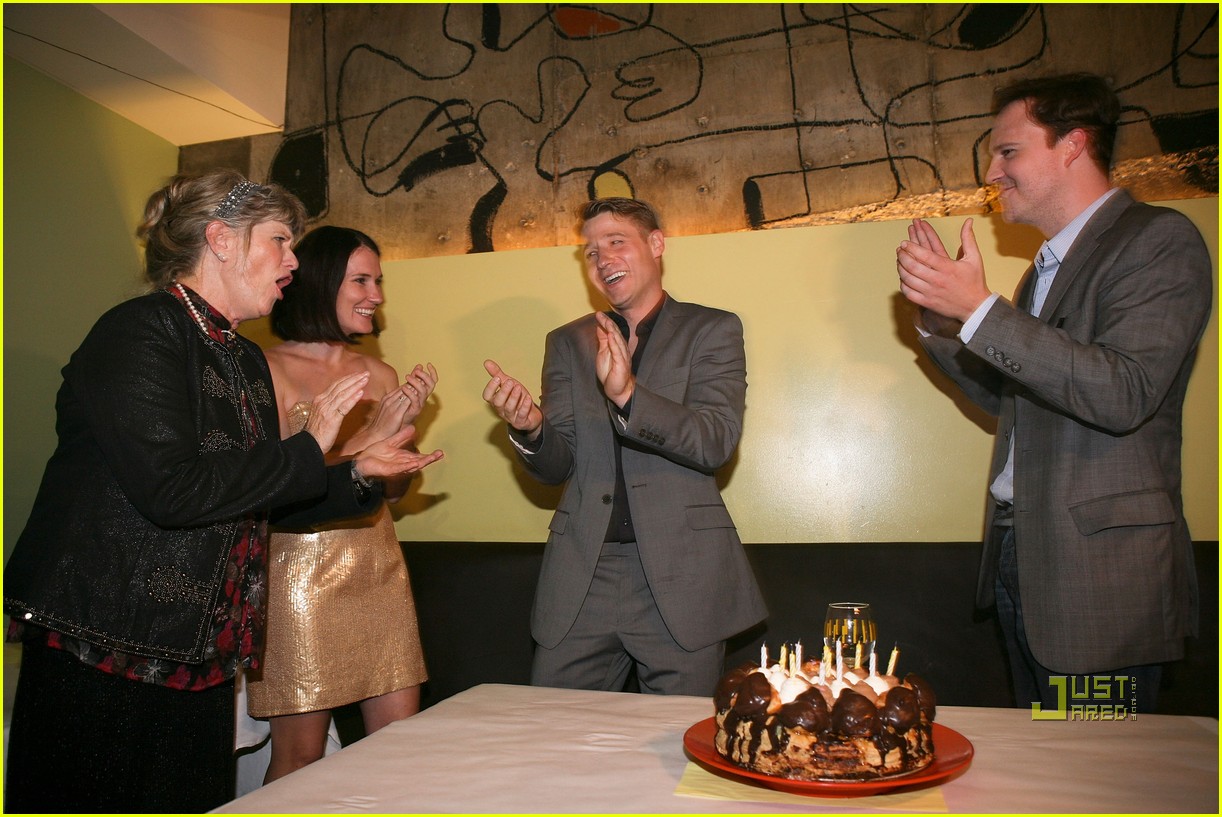 Benjamin McKenzie: Glass Menagerie Meets Modern Family: Photo 2479967 ...