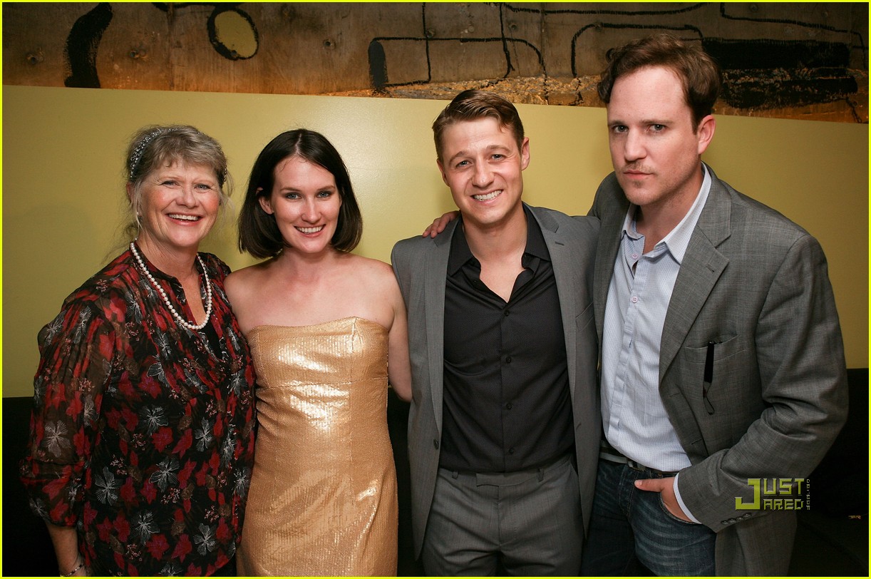 Benjamin McKenzie: Glass Menagerie Meets Modern Family: Photo 2479969 ...