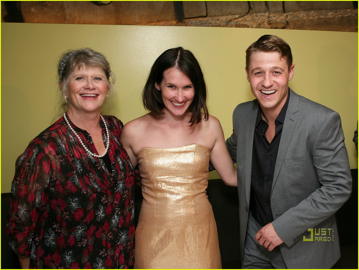 Benjamin McKenzie: Glass Menagerie Meets Modern Family: Photo 2479970 ...