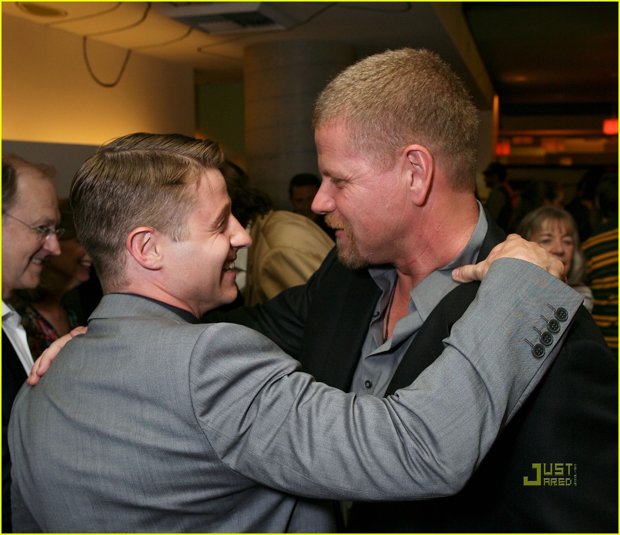 Benjamin McKenzie: Glass Menagerie Meets Modern Family: Photo 2479975 ...