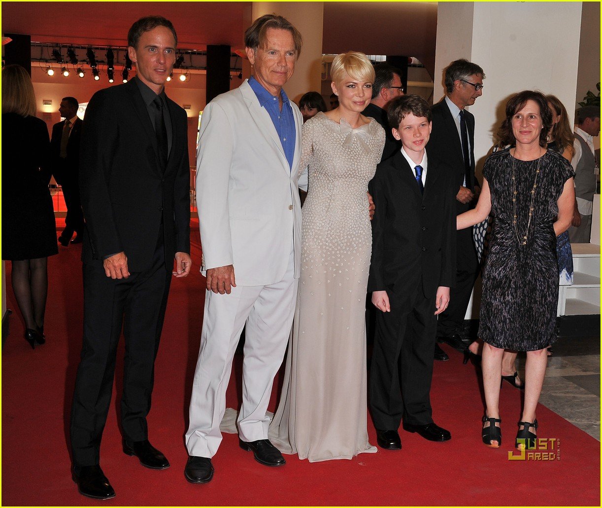 Michelle Williams: 'Meek's Cutoff' Venice Premiere!: Photo 2477668 ...