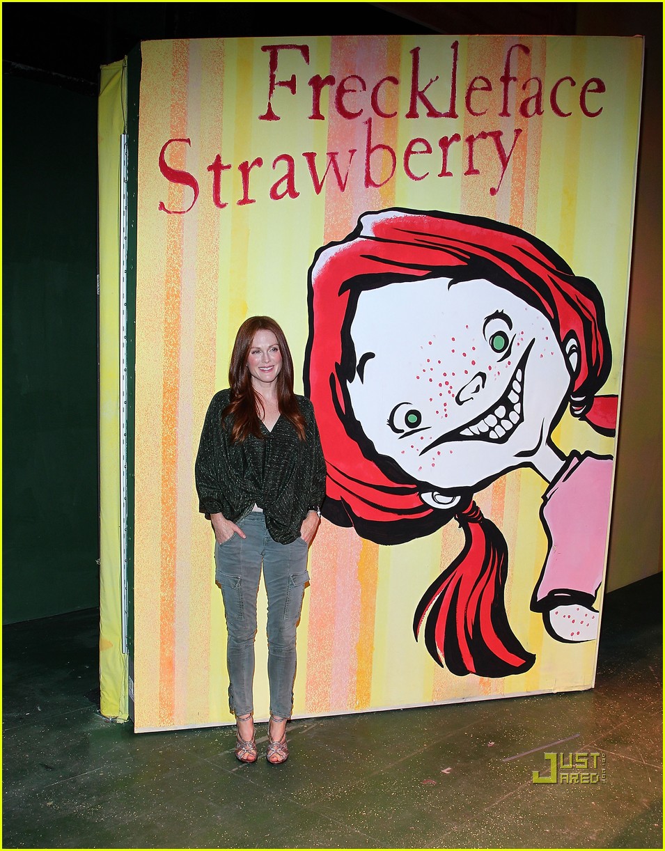 Julianne Moore: 'Freckleface Strawberry' Photocall!: Photo 2482391 ...