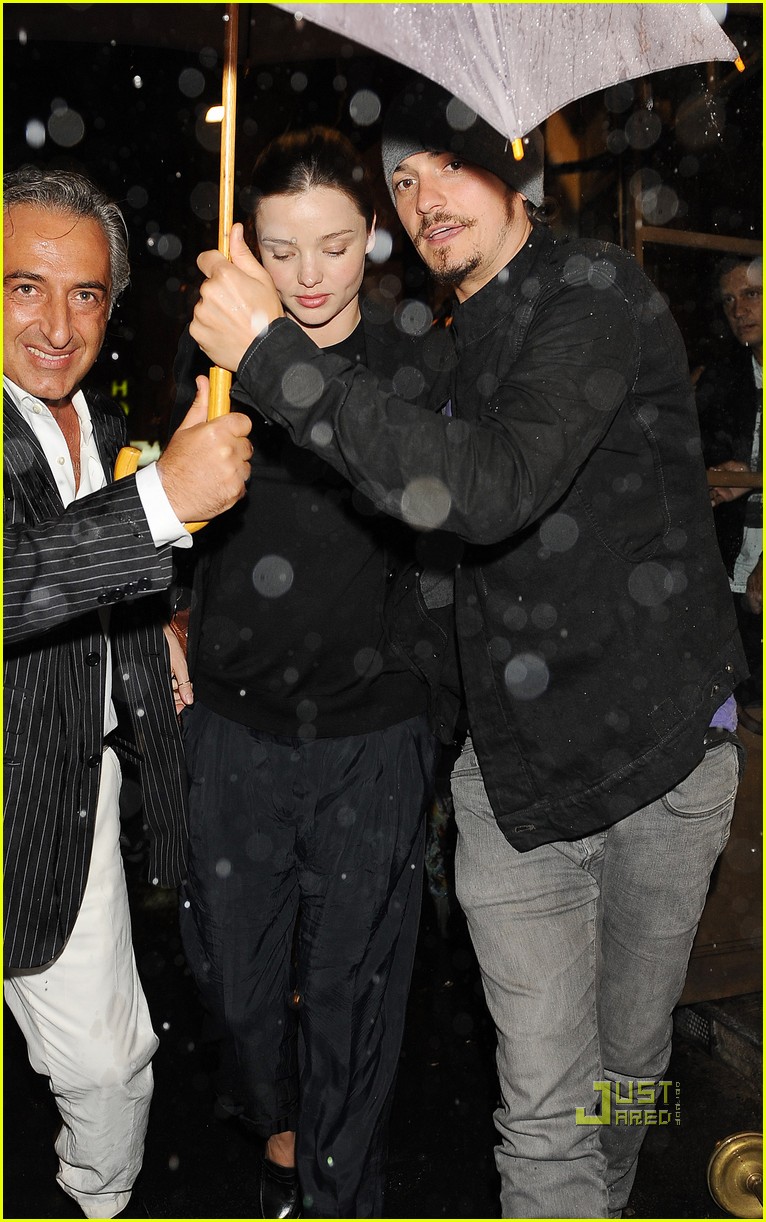 Orlando Bloom & Miranda Kerr: Rain Date!: Photo 2482621 | Miranda Kerr ...