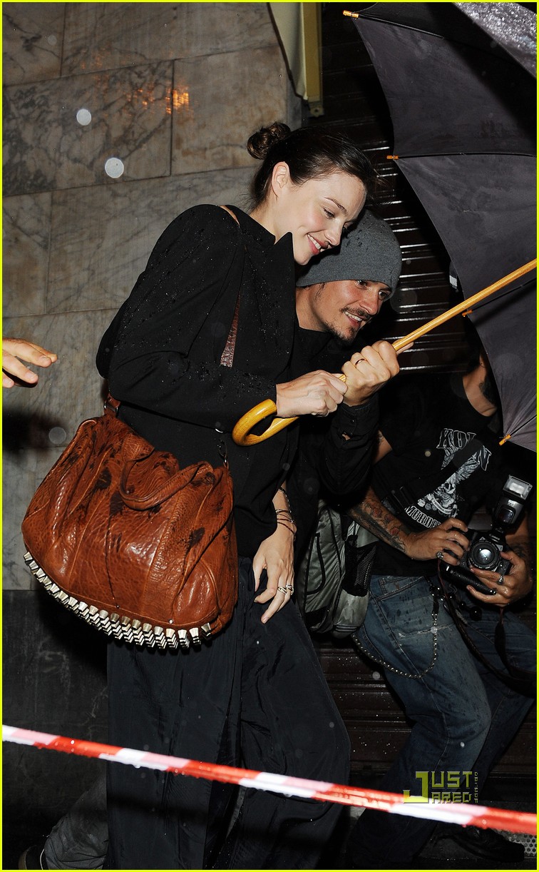 Orlando Bloom & Miranda Kerr: Rain Date!: Photo 2482623 | Miranda Kerr ...