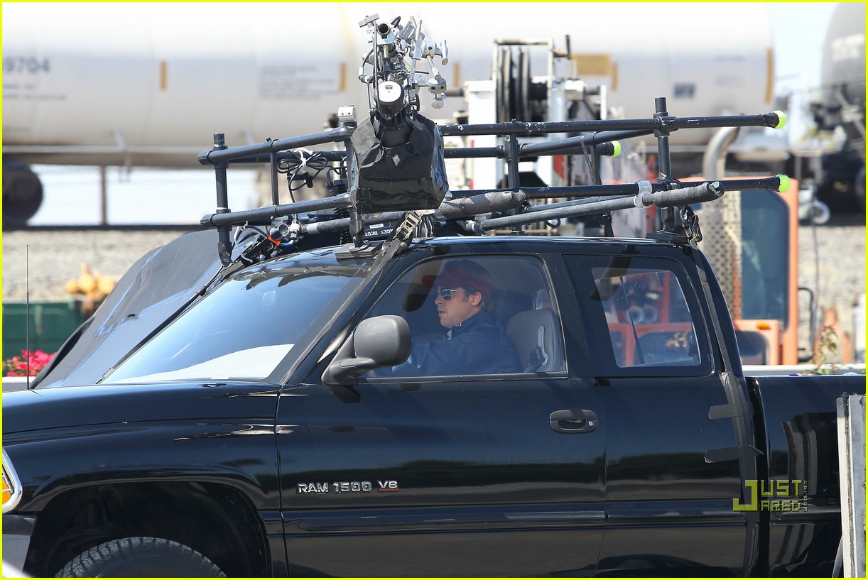 Brad Pitt Gets Outta Dodge: Photo 2481623 | Brad Pitt Pictures | Just Jared