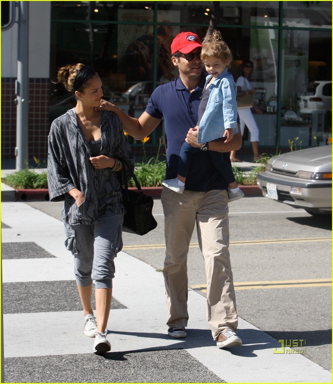 Jessica Alba & Cash Warren: Family Food Shoppers!: Photo 2486465 | Cash ...