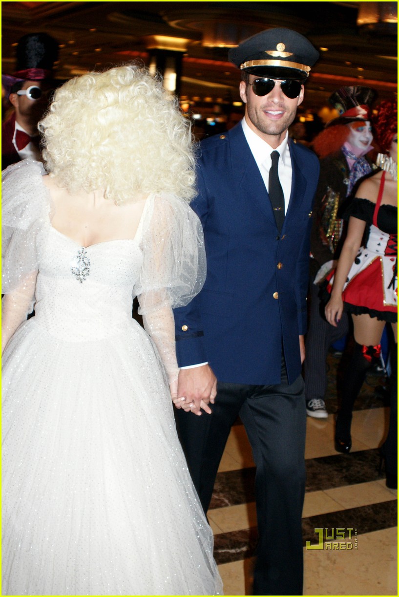 AnnaLynne McCord & Aaron O'Connell: Holding Hands!: Photo 2491799 ...