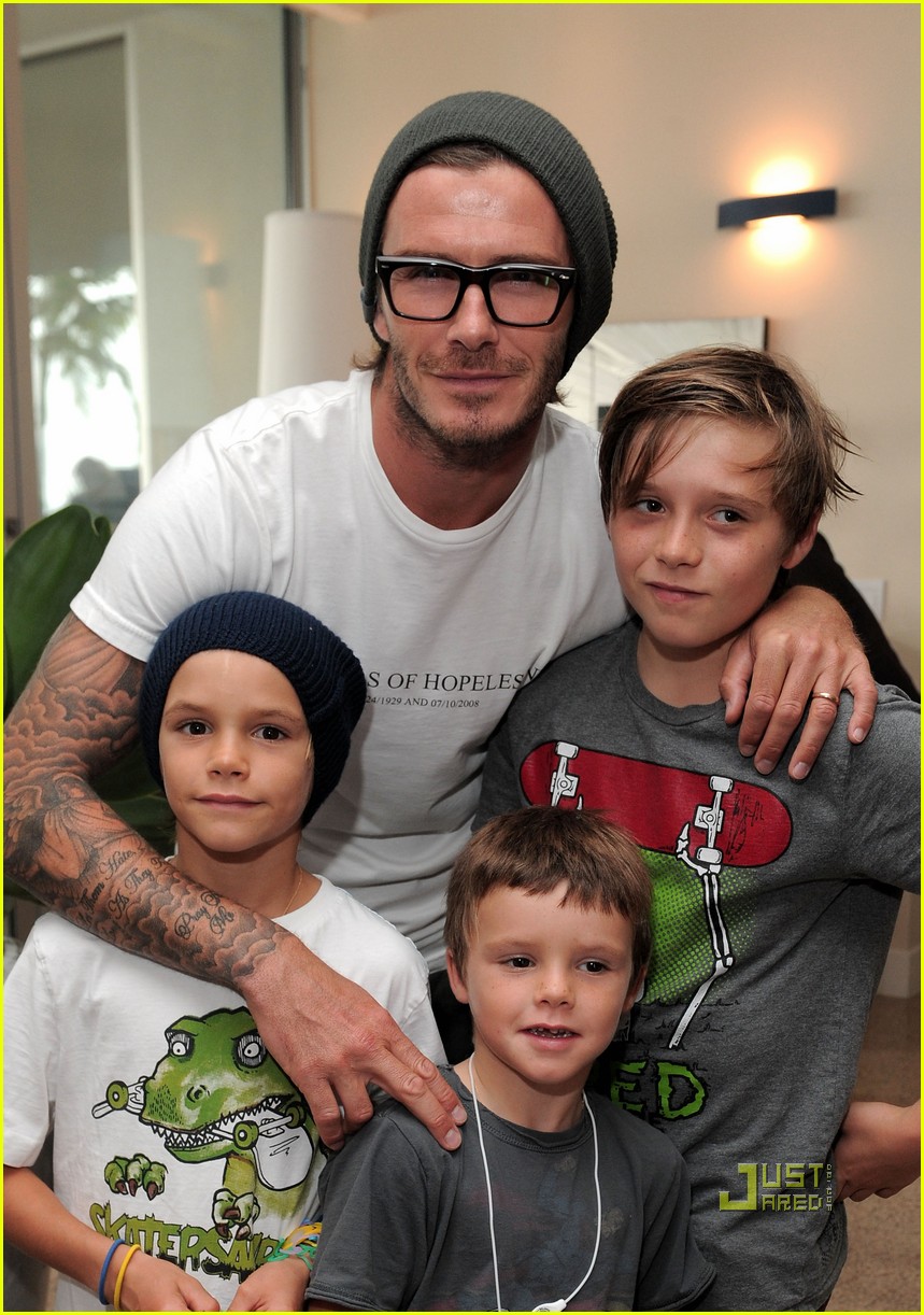David Beckham Kinects With His Kids : Photo 2489704 | Brooklyn Beckham ...