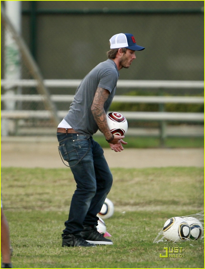 David Beckham Plays Soccer With His Sons: Photo 2484141 | Brooklyn ...