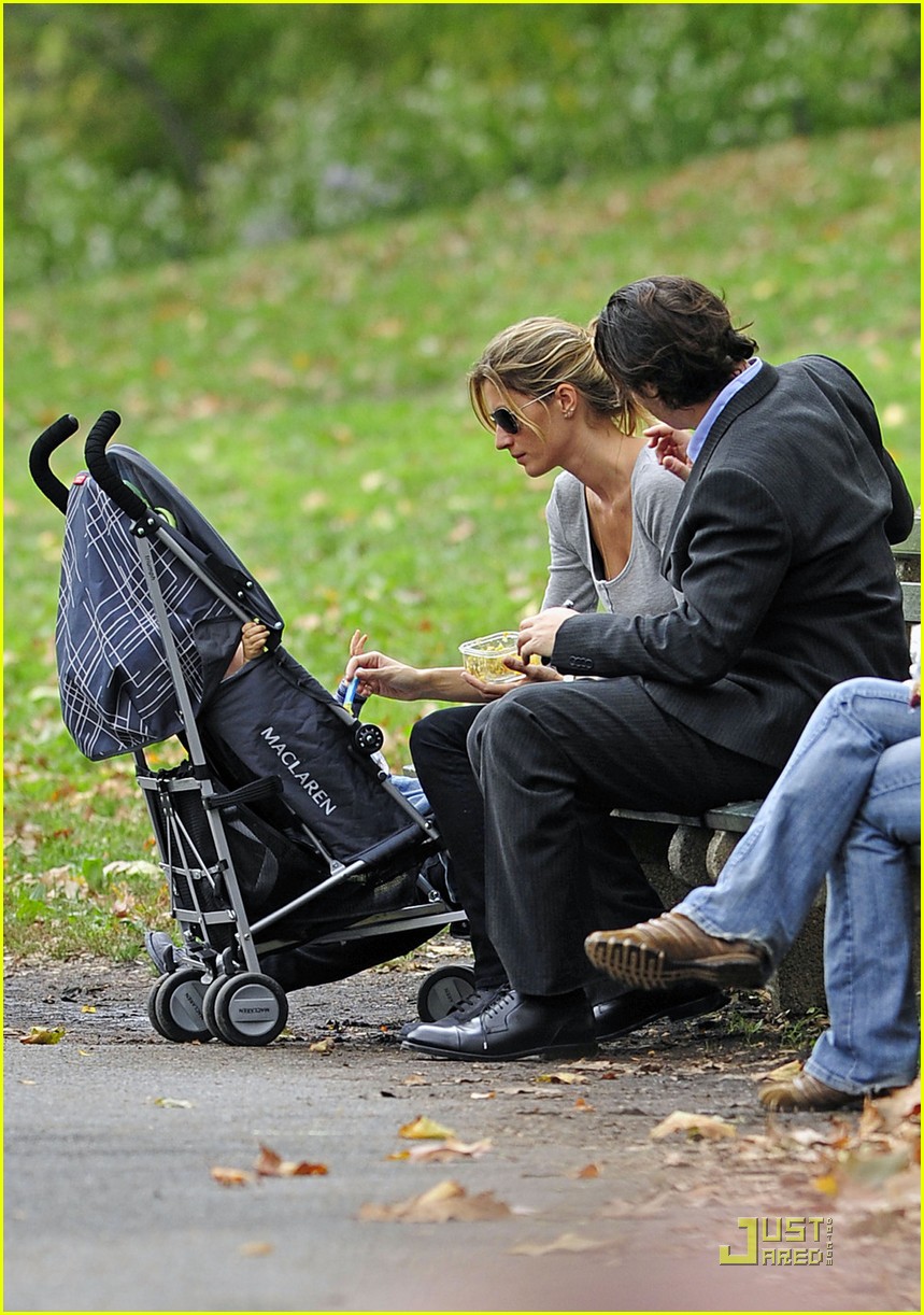 Gisele Bundchen & Baby Benjamin: Central Park Pair: Photo 2491508 ...