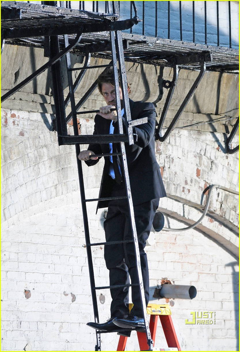 Gerard Butler Climbs The L'Oreal Ladder: Photo 2486428 | Gerard Butler ...