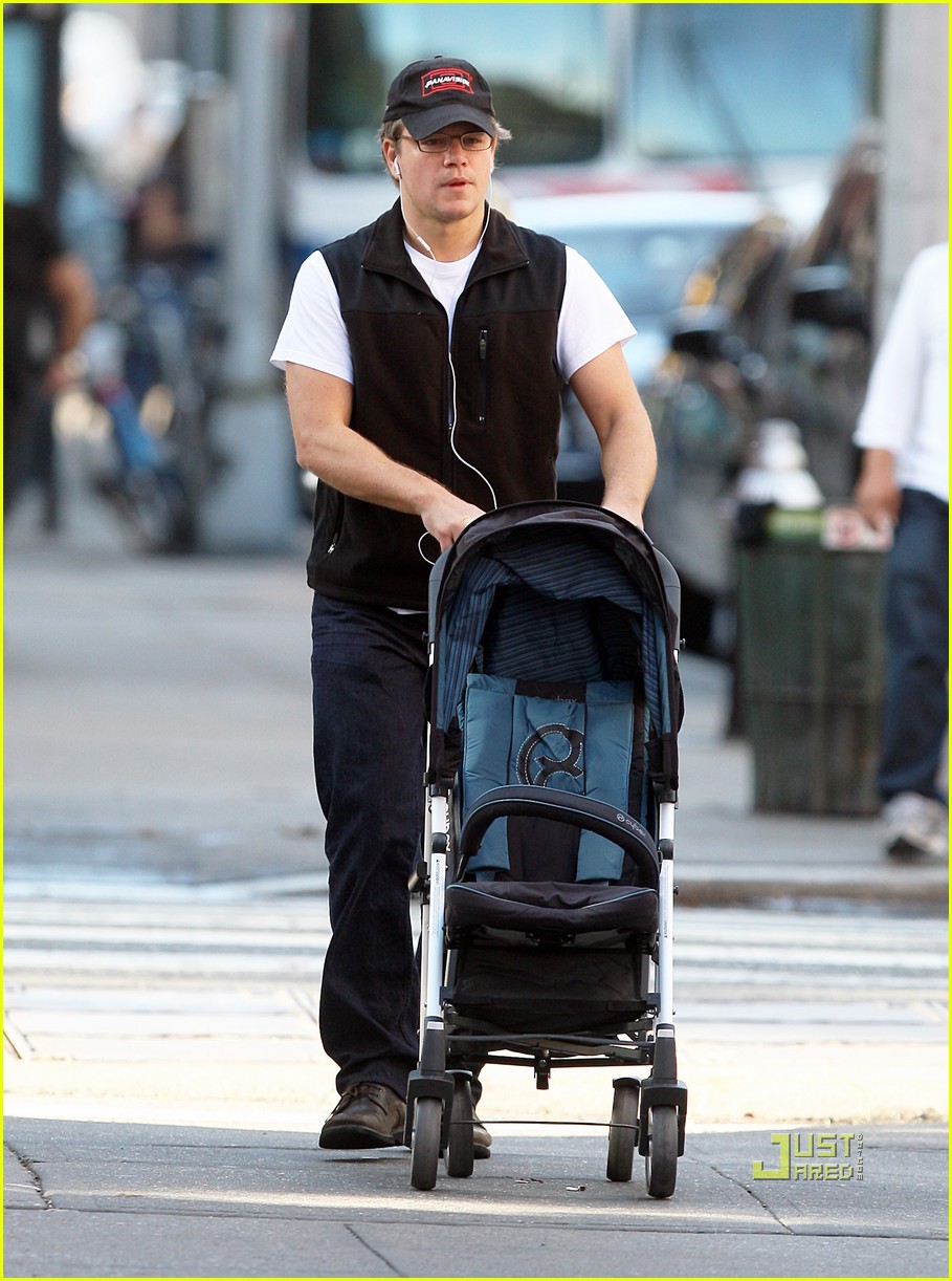 Matt Damon: East Village Stroll with Isabella: Photo 2491331 ...