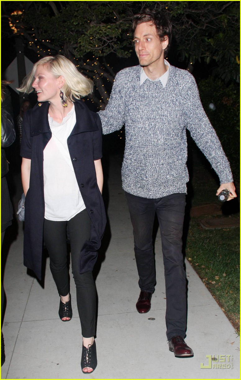 Kirsten Dunst & Jason Boesel: Maroon 5 Match: Photo 2486017 | Jason ...