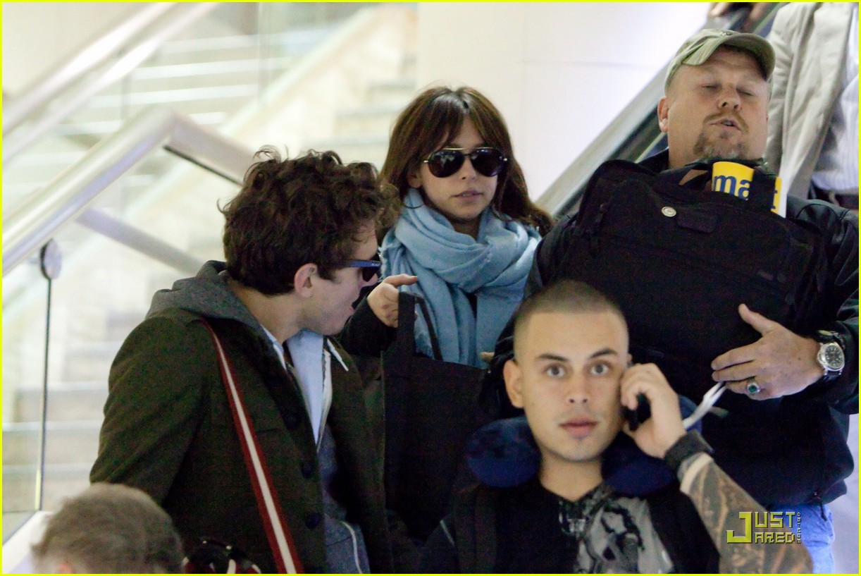 Jennifer Love Hewitt & Alex Beh: Groceries Run!: Photo 2488261 | Alex ...