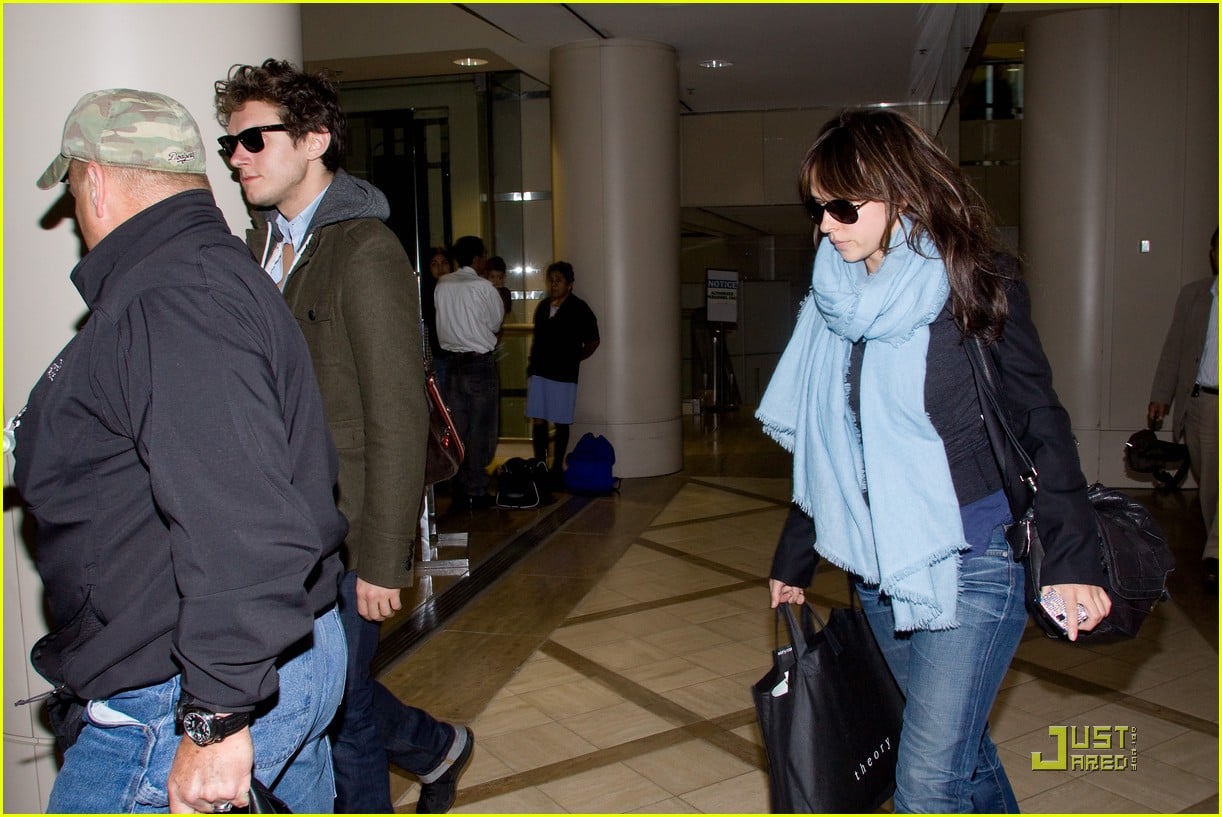 Jennifer Love Hewitt & Alex Beh: Groceries Run!: Photo 2488262 | Alex ...