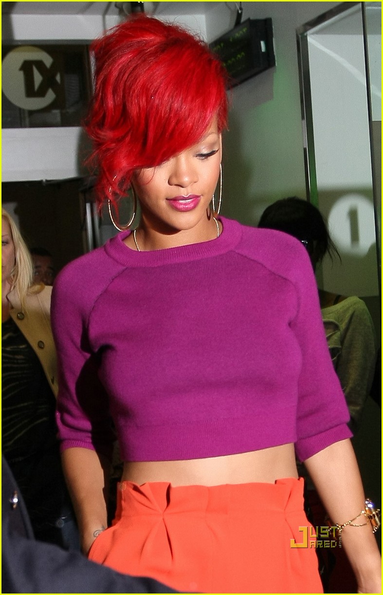 Rihanna: SNL Halloween Performance!: Photo 2484266 | Rihanna, Saturday ...